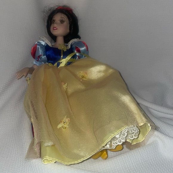 Disney | Art | Snow White Glass Figure | Poshmark